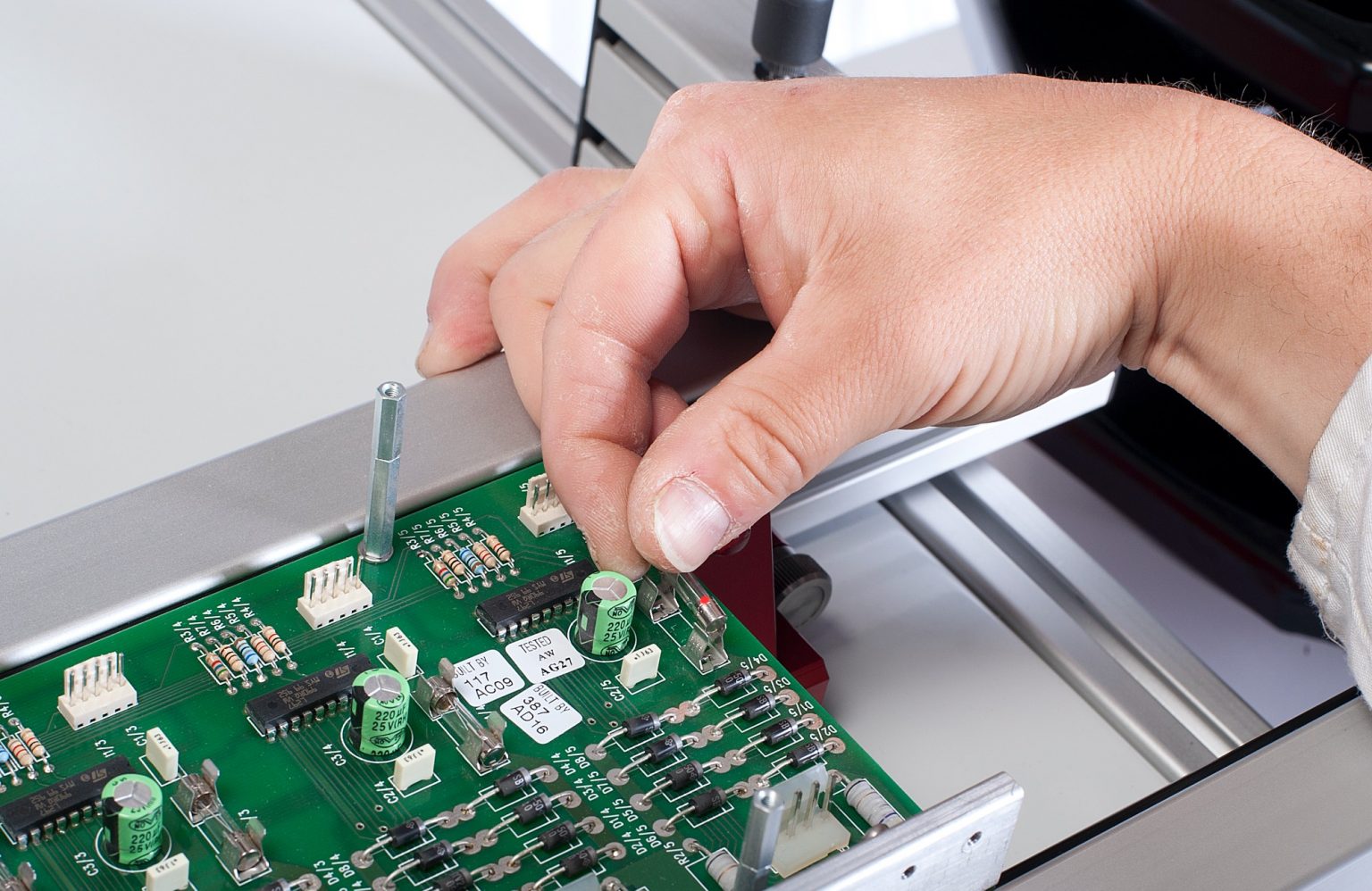 Electronics Assembly - Robotas